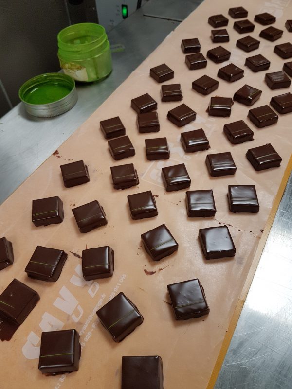 En visite chez Philippe Segond, pâtissier et chocolatier à Aix ...