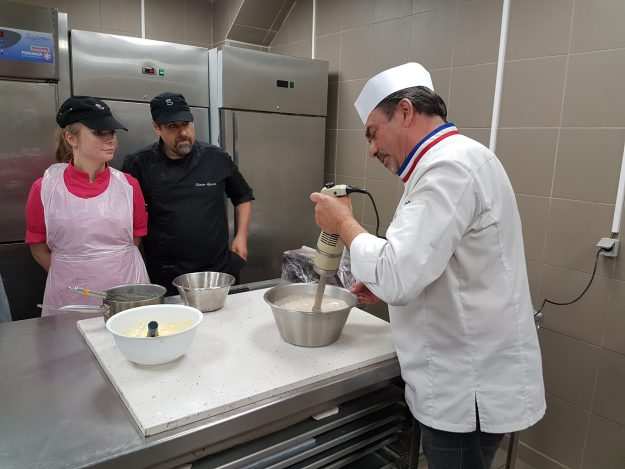 En visite chez Philippe Segond, pâtissier et chocolatier à Aix ...