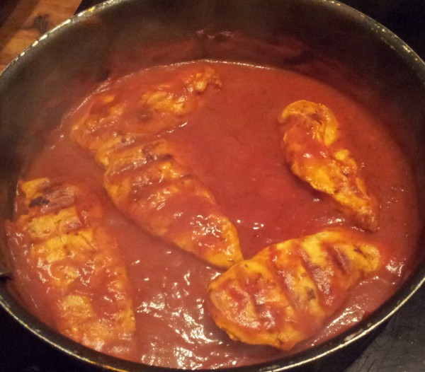 Recette rapide : du poulet à la tomate et aux herbes - Caroline GENEROSI