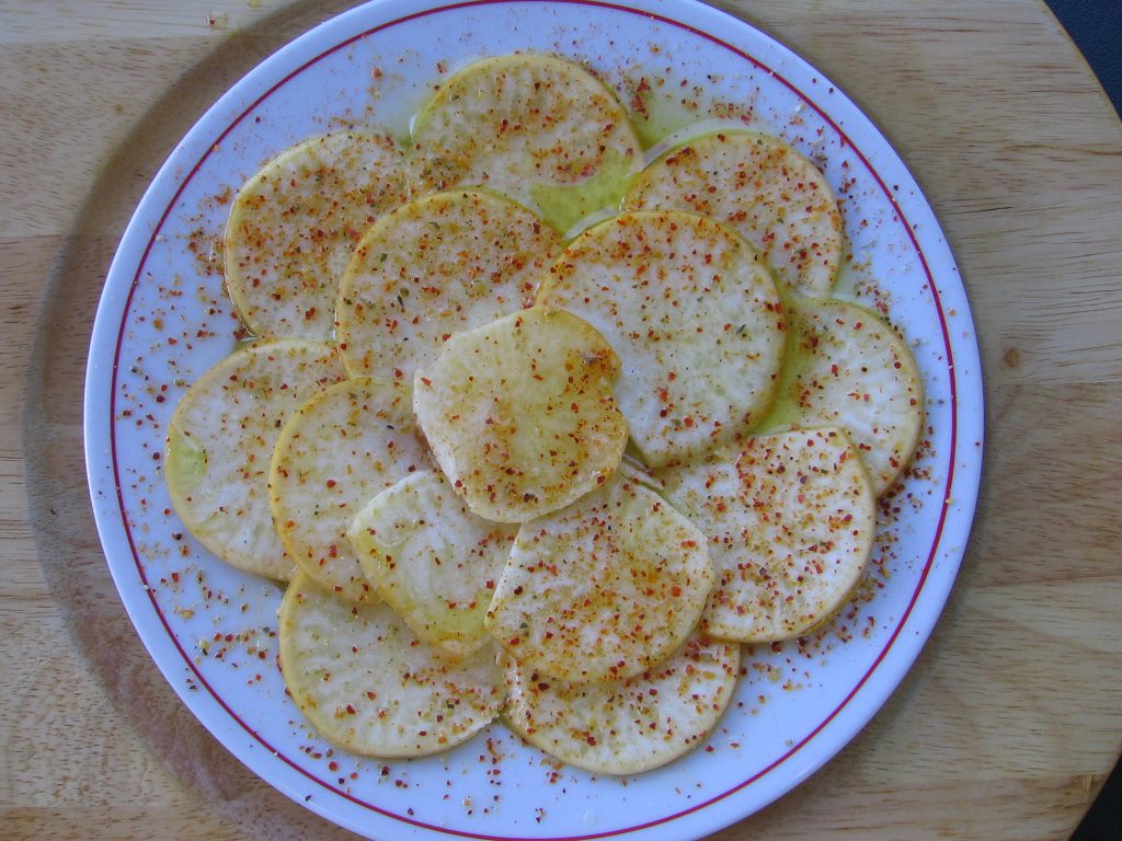 Carpaccio de navets ronds ou boule d'or - Caroline GENEROSI