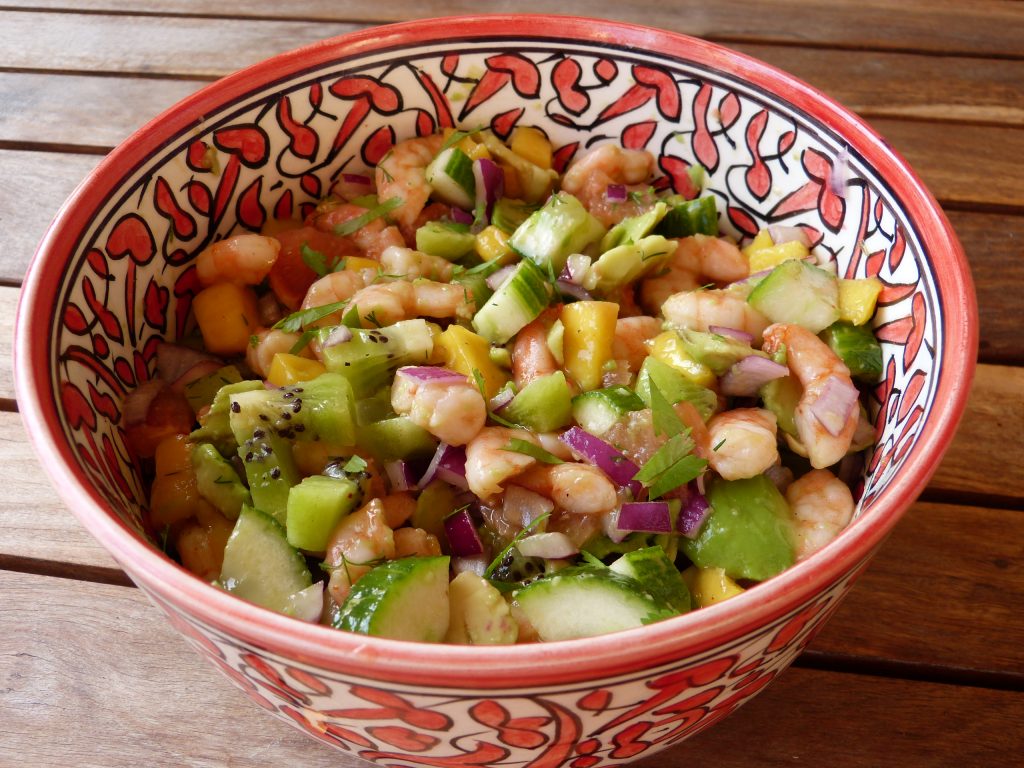 Salade Exotique Aux Crevettes Avocats Mangue Et Concombre Gourmicom
