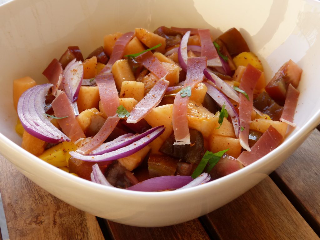 Salade Au Jambon Cru Maïs Mangue Tomates Et Melon Gourmicom
