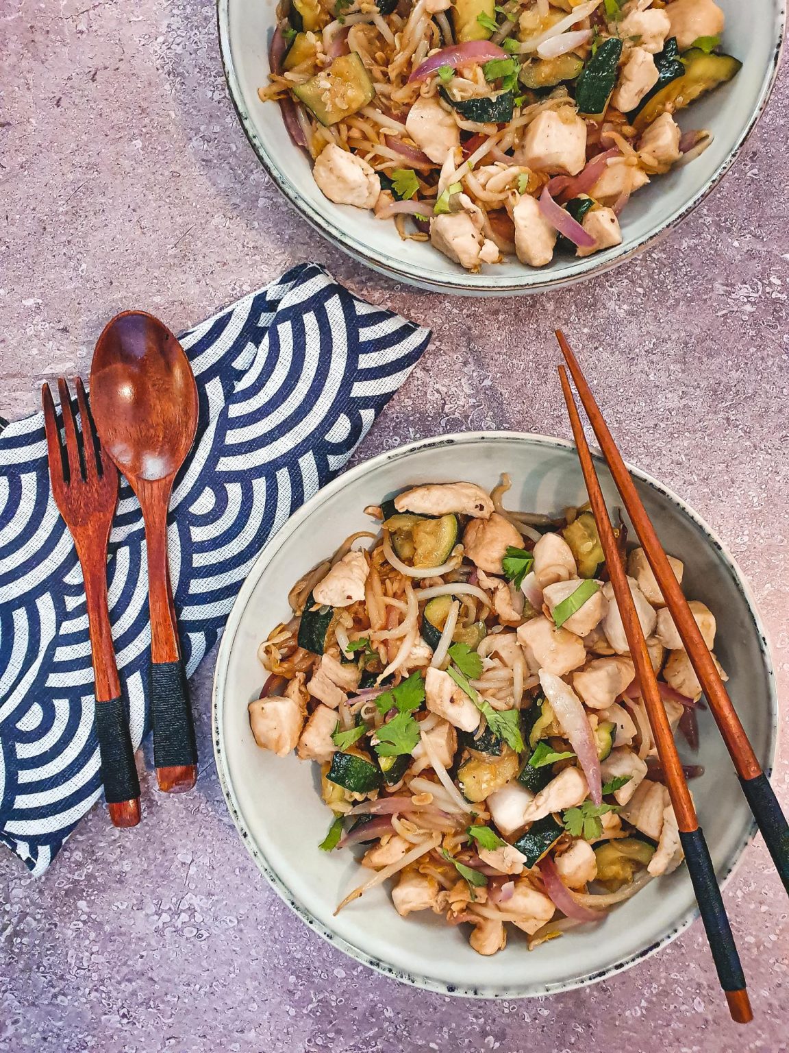 Sauté de poulet aux courgettes et germes de soja - Caroline GENEROSI