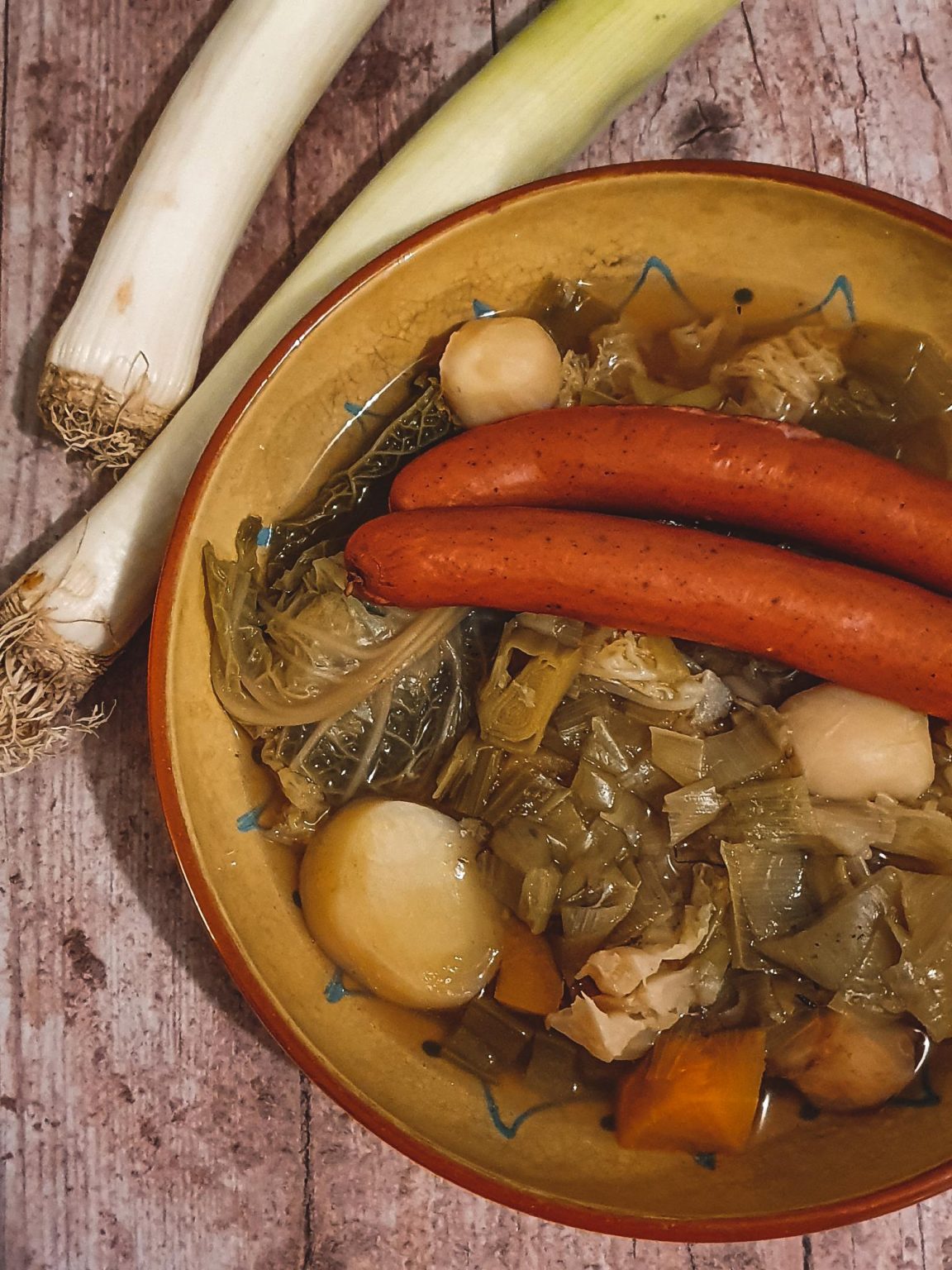 Soupe aux choux et légumes d'hiver avec leurs saucisses de Strasbourg ...